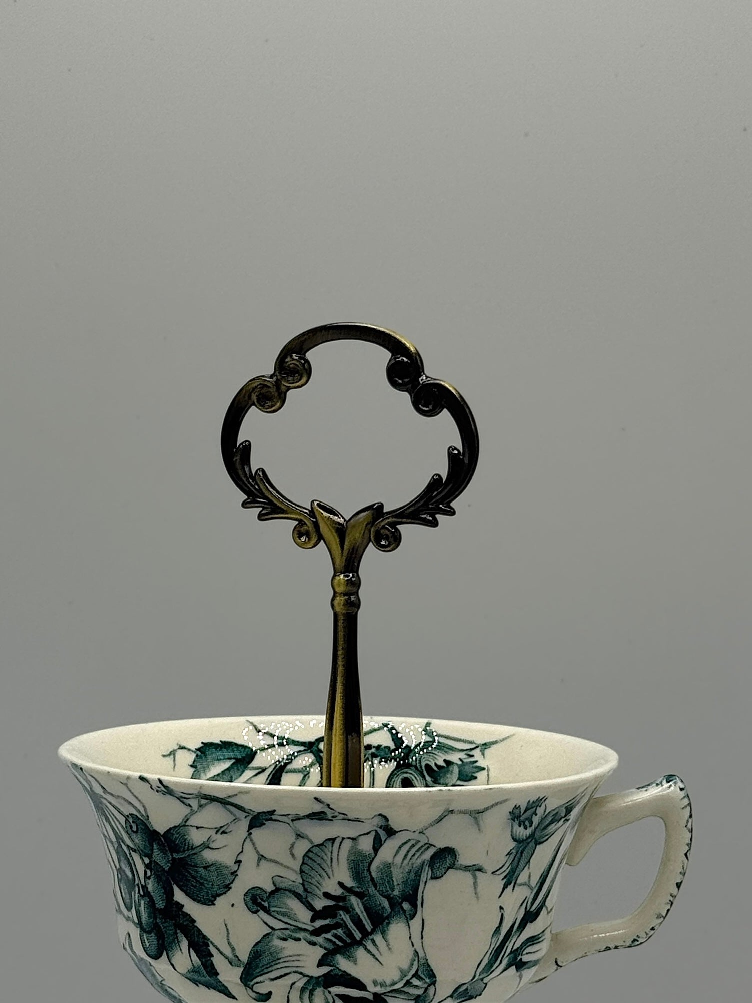 Meakin Bourbon Lily Teacup Stand – Vintage Floral Display – The ...